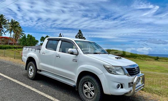 Buy used toyota hilux white car in suva in central - bulacars